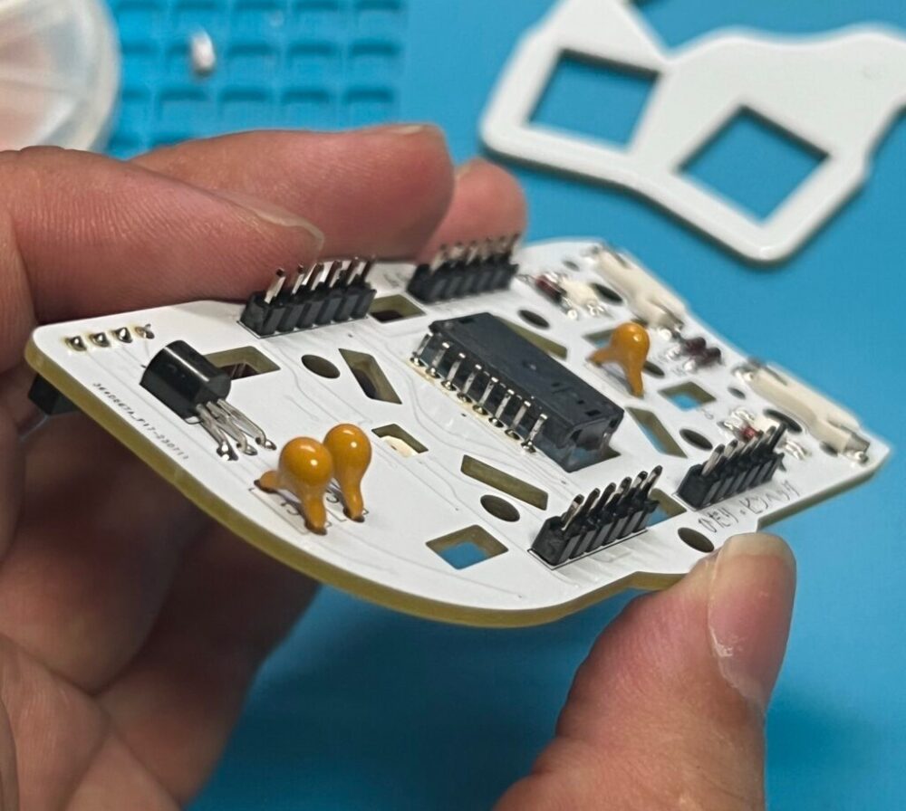 自作キーボードキット、Killer Whaleを組み立てる - SIDACONFIG.COM